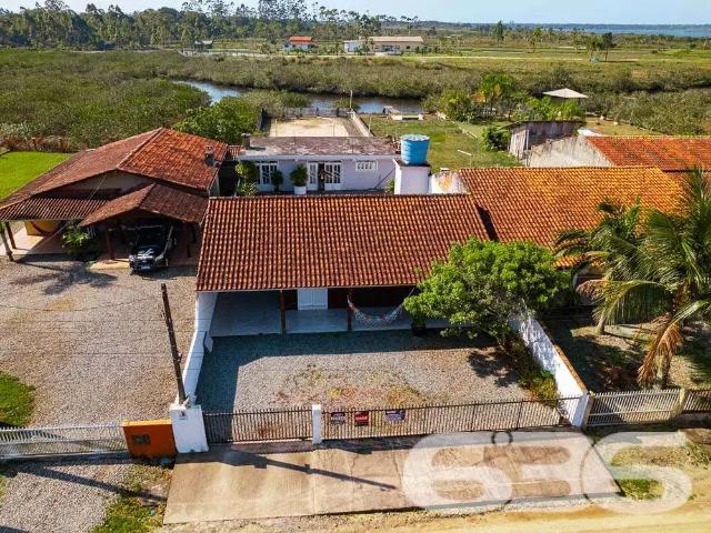 Casa / Sobrado para Venda em Balneário Barra do Sul/SC Pinheiros 3 Quartos