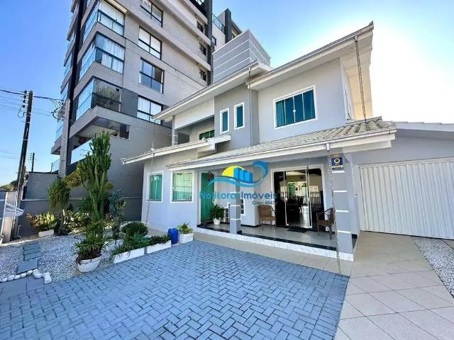 Casa / Sobrado para Venda em Balneário Piçarras/SC Centro 4 Quartos