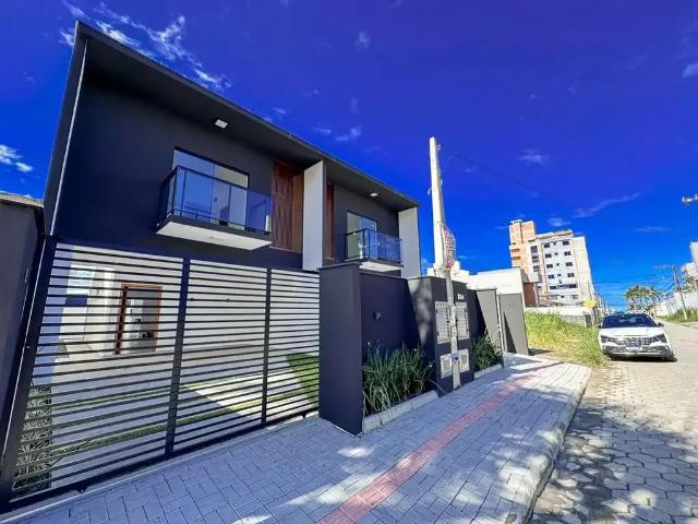 Casa / Sobrado para Venda em Balneário Piçarras/SC Itacolomi 3 Quartos