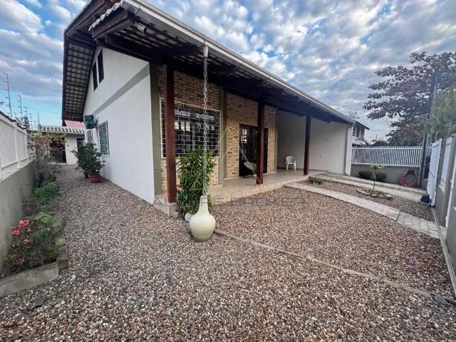 Casa / Sobrado para Venda em Balneário Piçarras/SC Itacolomi 3 Quartos