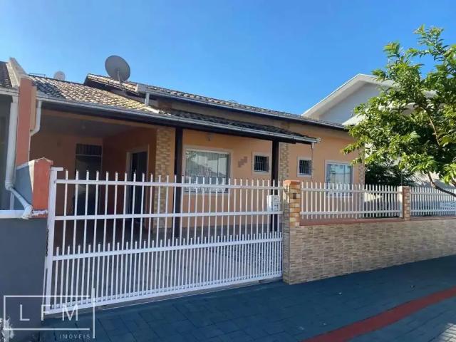 Casa / Sobrado para Venda em Balneário Piçarras/SC Itacolomi 3 Quartos