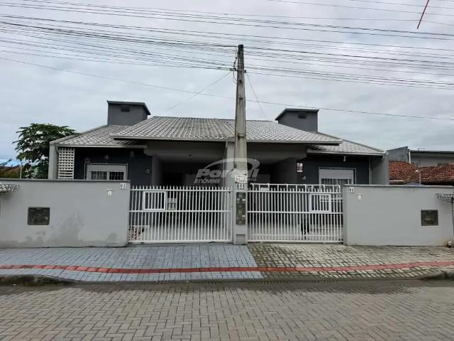 Casa / Sobrado para Venda em Balneário Piçarras/SC Itacolomi 3 Quartos