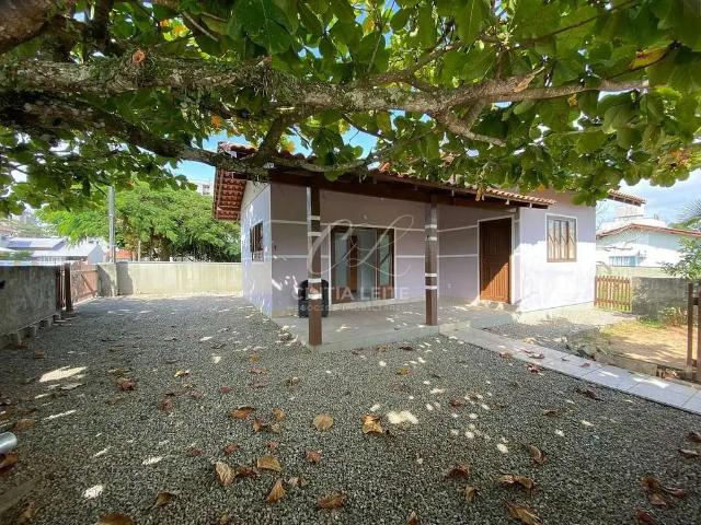 Casa / Sobrado para Venda em Balneário Piçarras/SC Itacolomi 2 Quartos