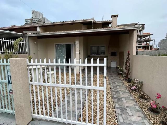 Casa / Sobrado para Venda em Balneário Piçarras/SC Itacolomi 2 Quartos