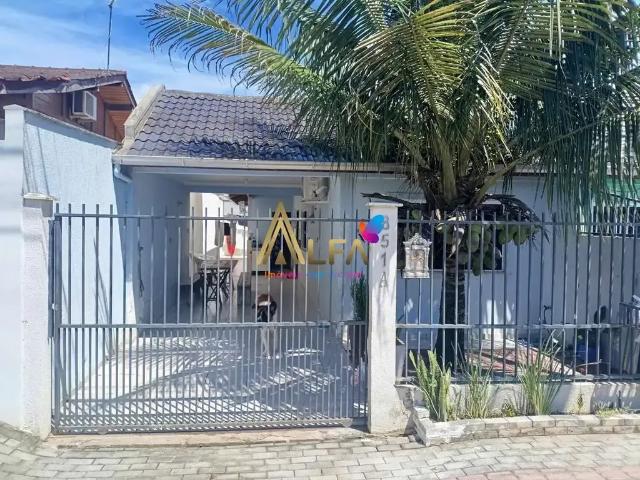 Casa / Sobrado para Venda em Balneário Piçarras/SC Itacolomi 2 Quartos