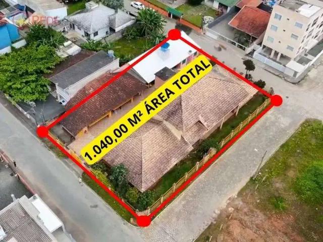 Casa / Sobrado para Venda em Balneário Piçarras/SC Itacolomi 7 Quartos