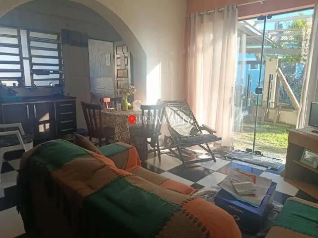 Casa / Sobrado para Venda em Balneário Pinhal/RS Centro 3 Quartos