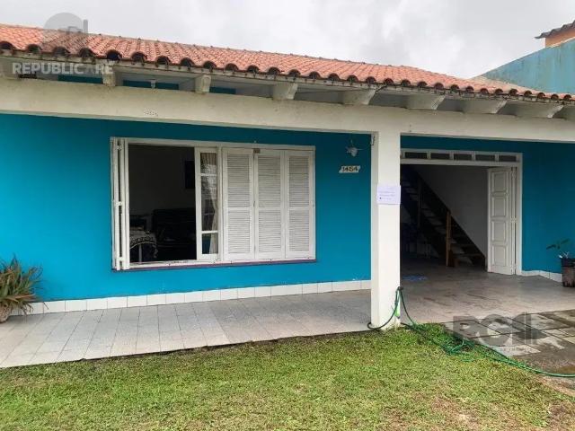 Casa / Sobrado para Venda em Balneário Pinhal/RS Centro 3 Quartos