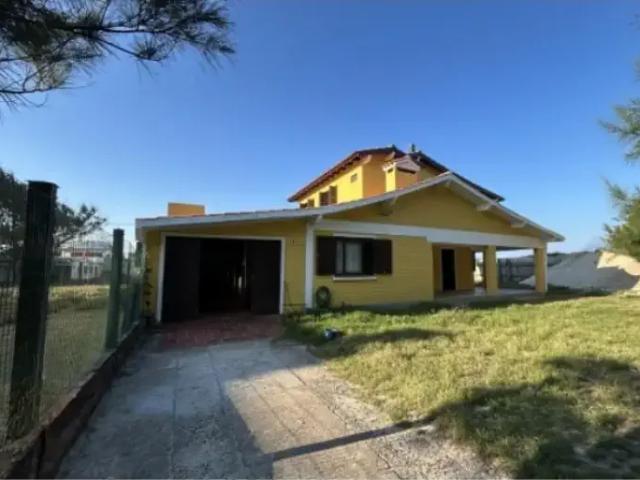 Casa / Sobrado para Venda em Balneário Pinhal/RS Centro 4 Quartos