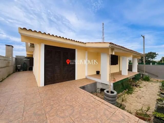 Casa / Sobrado para Venda em Balneário Pinhal/RS Centro 4 Quartos