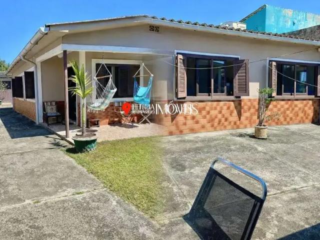 Casa / Sobrado para Venda em Balneário Pinhal/RS Centro 4 Quartos