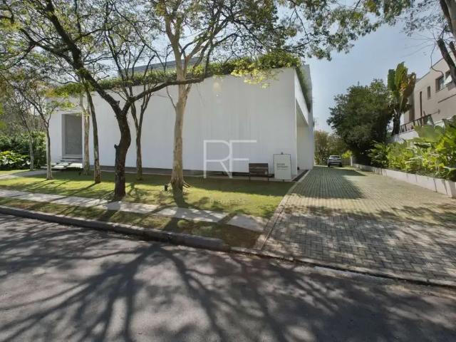 Casa / Sobrado para Venda em Barueri/SP Alphaville Residencial Um 4 Quartos