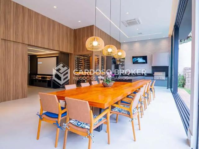 Casa / Sobrado para Venda em Barueri/SP Tamboré 5 Quartos