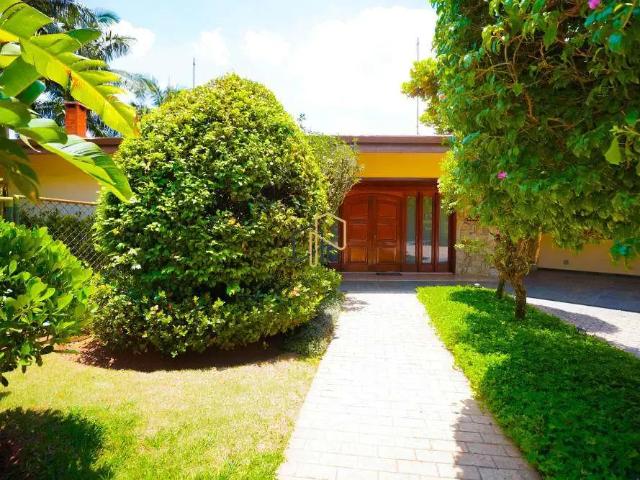 Casa / Sobrado para Venda em Barueri/SP Tamboré 3 Quartos