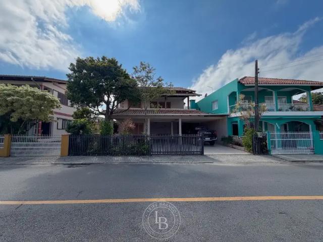 Casa / Sobrado para Venda em Barra Velha/SC Centro 4 Quartos