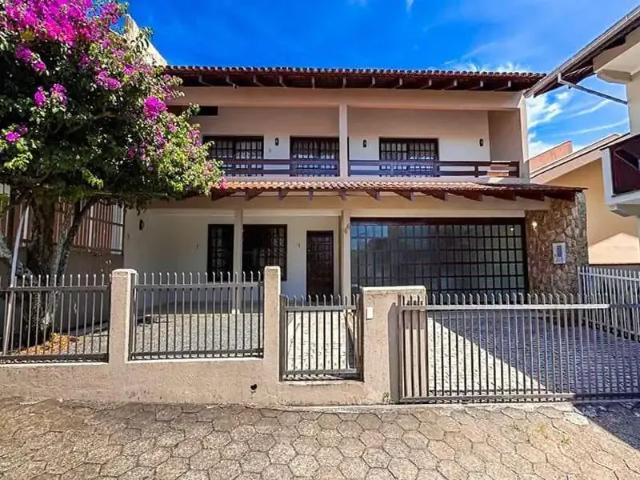 Casa / Sobrado para Venda em Barra Velha/SC Centro 5 Quartos