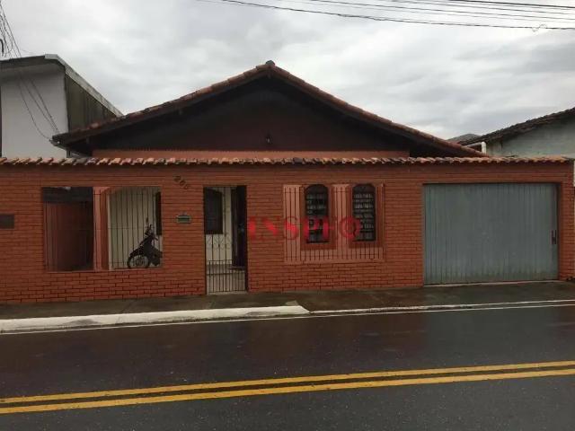 Casa / Sobrado para Venda em Barra do Turvo/SP Centro 3 Quartos