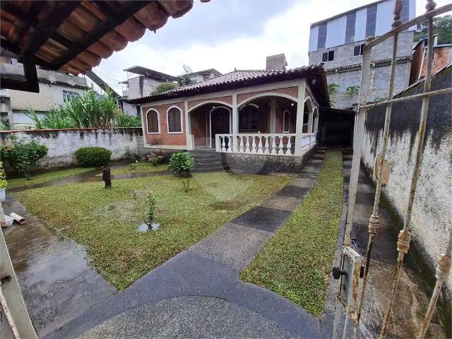 Casa / Sobrado para Venda em Barra Mansa/RJ Getúlio Vargas 3 Quartos
