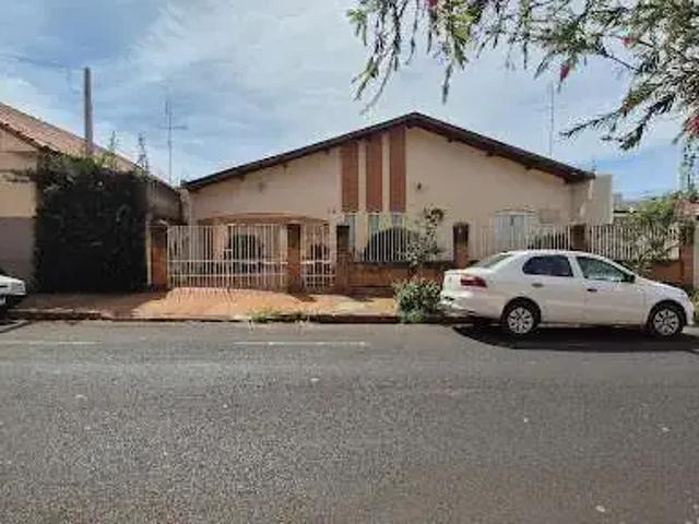 Casa / Sobrado para Venda em Barretos/SP Bom Jesus 4 Quartos