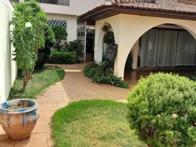 Casa / Sobrado para Venda em Barretos/SP Centro 4 Quartos