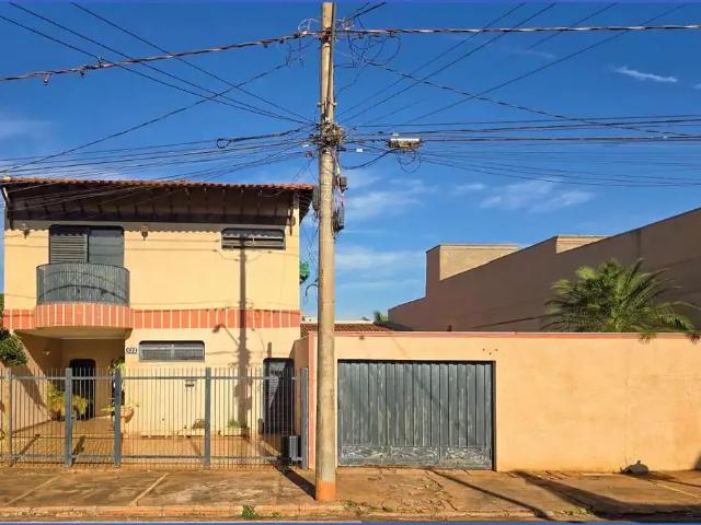 Casa / Sobrado para Venda em Barretos/SP Centro 4 Quartos