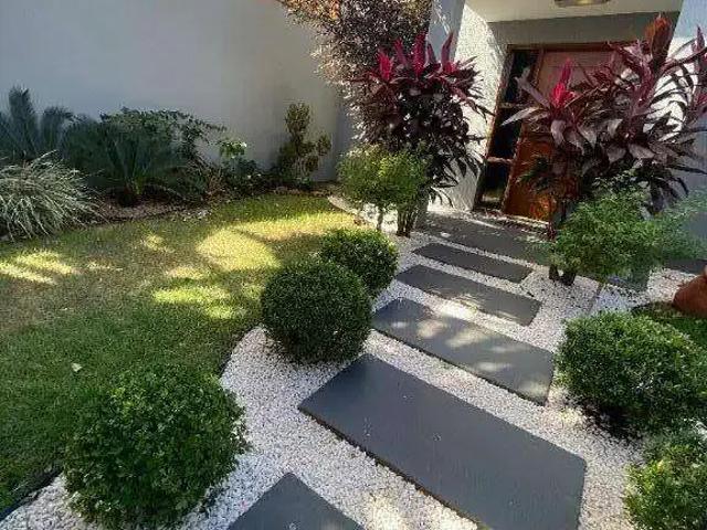 Casa / Sobrado para Venda em Barretos/SP Jardim Universitário 4 Quartos