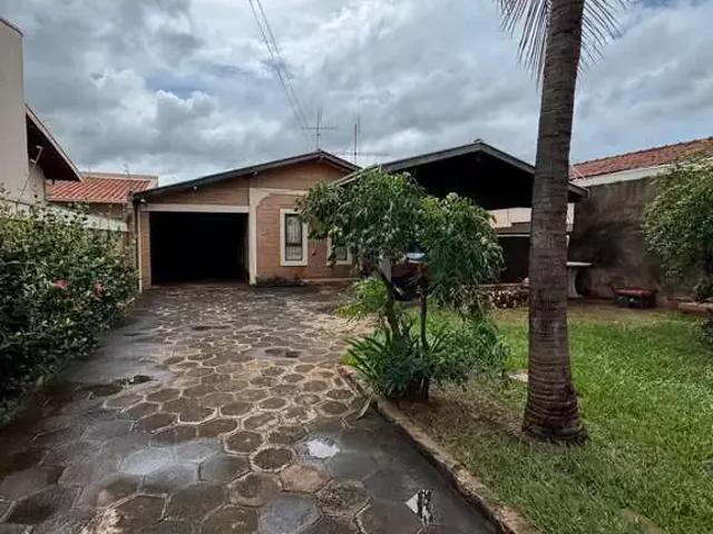 Casa / Sobrado para Venda em Barretos/SP Jockey Club 3 Quartos