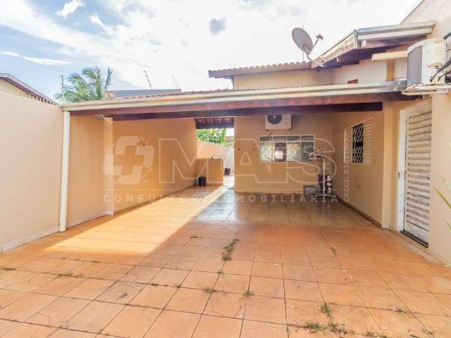 Casa / Sobrado para Venda em Barretos/SP Jockey Club 4 Quartos