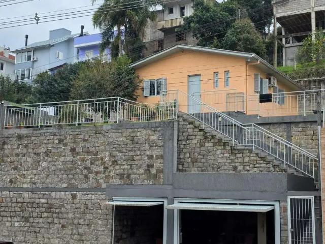 Casa / Sobrado para Venda em Bento Gonçalves/RS Universitário 3 Quartos