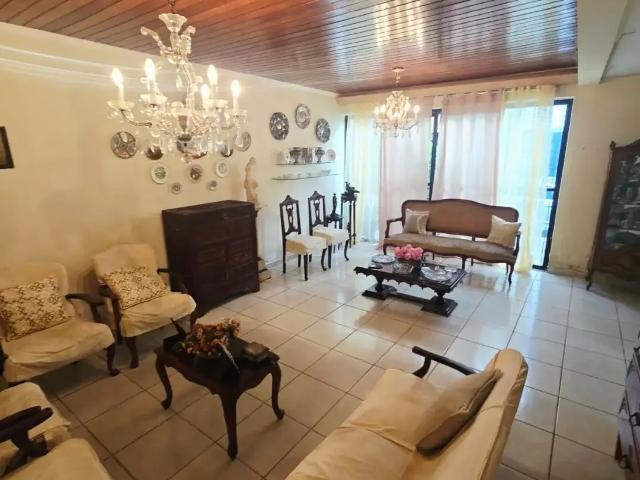 Casa / Sobrado para Venda em Belém/PA São Brás 5 Quartos