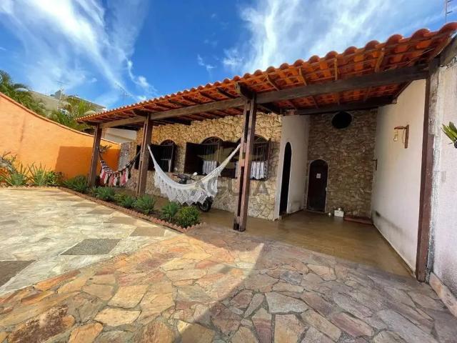 Casa / Sobrado para Venda em Belo Horizonte/MG Ouro Preto 4 Quartos