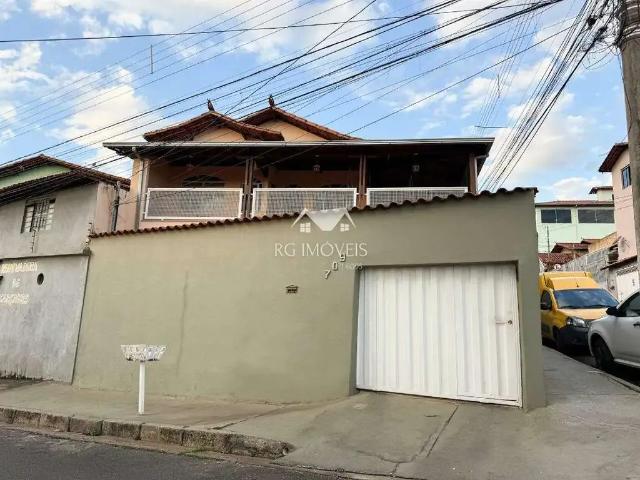 Casa / Sobrado para Venda em Belo Horizonte/MG Araguaia 4 Quartos