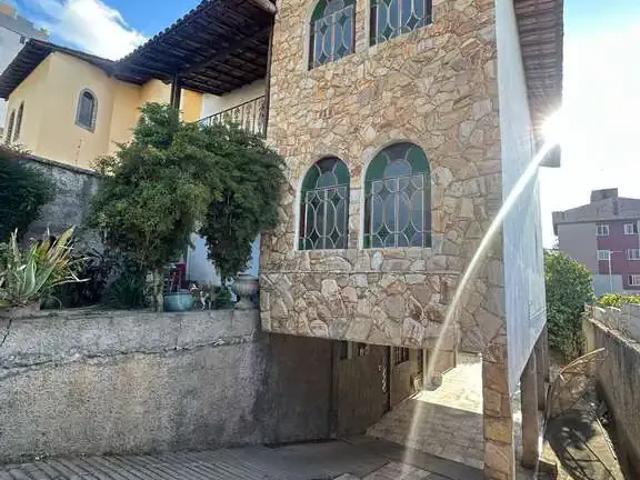 Casa / Sobrado para Venda em Belo Horizonte/MG Cachoeirinha 4 Quartos