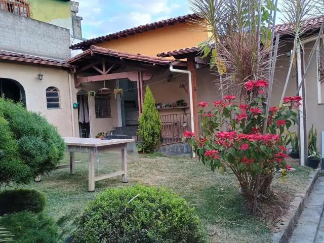 Casa / Sobrado para Venda em Belo Horizonte/MG Cachoeirinha 4 Quartos