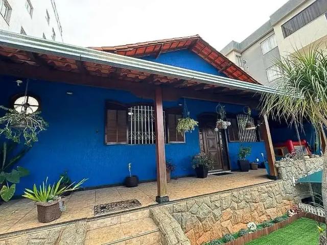 Casa / Sobrado para Venda em Belo Horizonte/MG Castelo 4 Quartos