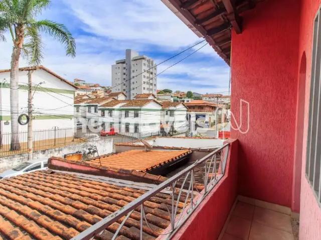 Casa / Sobrado para Venda em Belo Horizonte/MG Coqueiros 2 Quartos