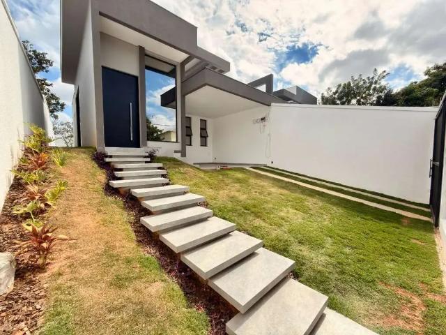 Casa / Sobrado para Venda em Belo Horizonte/MG Garças 4 Quartos