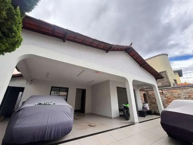 Casa / Sobrado para Venda em Belo Horizonte/MG Heliópolis 5 Quartos