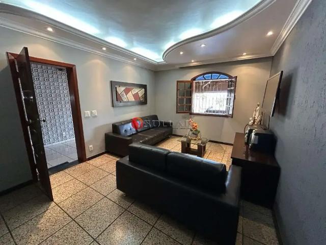 Casa / Sobrado para Venda em Belo Horizonte/MG Itapoã 4 Quartos