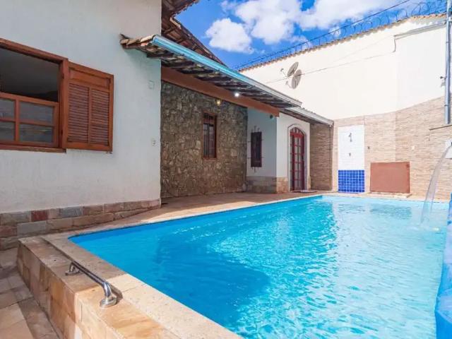 Casa / Sobrado para Venda em Belo Horizonte/MG Itapoã 4 Quartos