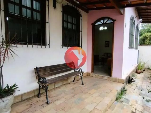 Casa / Sobrado para Venda em Belo Horizonte/MG Itapoã 4 Quartos