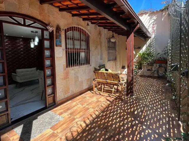 Casa / Sobrado para Venda em Belo Horizonte/MG Itapoã 4 Quartos