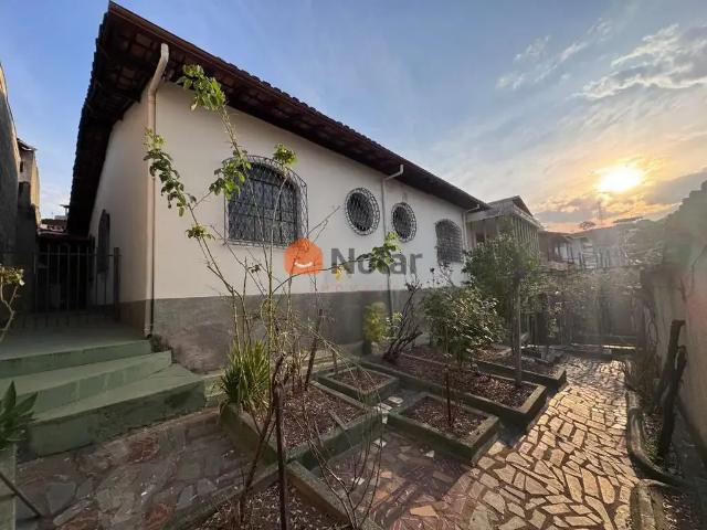 Casa / Sobrado para Venda em Belo Horizonte/MG Ipê 5 Quartos