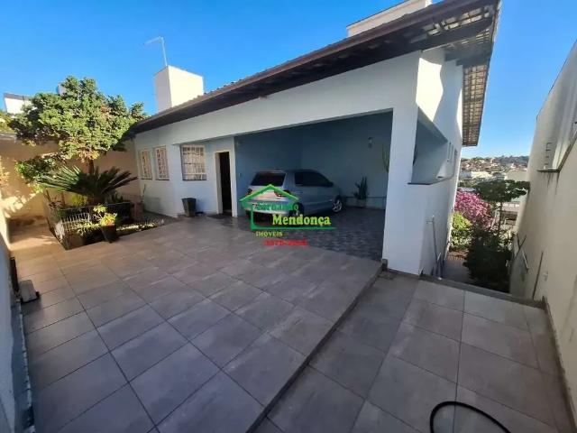 Casa / Sobrado para Venda em Belo Horizonte/MG João Pinheiro 5 Quartos