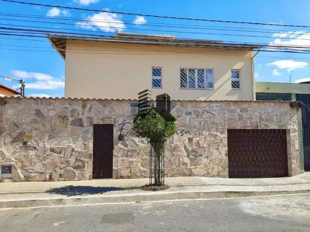 Casa / Sobrado para Venda em Belo Horizonte/MG João Pinheiro 5 Quartos