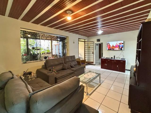 Casa / Sobrado para Venda em Belo Horizonte/MG Suzana 8 Quartos