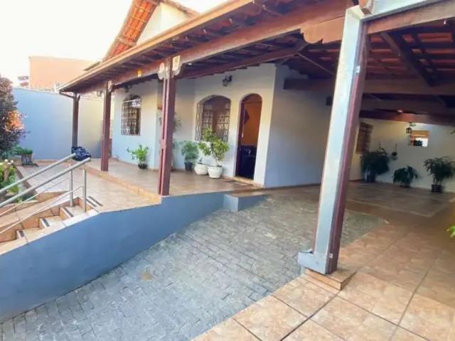 Casa / Sobrado para Venda em Belo Horizonte/MG São João Batista 3 Quartos