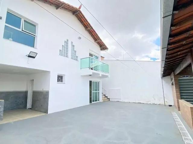 Casa / Sobrado para Venda em Belo Horizonte/MG São João Batista 4 Quartos
