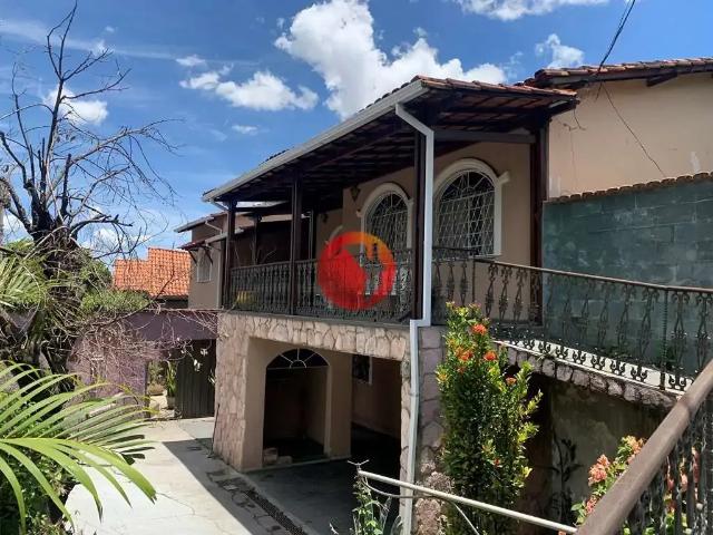 Casa / Sobrado para Venda em Belo Horizonte/MG São João Batista 5 Quartos