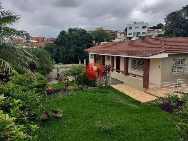 Casa / Sobrado para Venda em Belo Horizonte/MG São João Batista 5 Quartos
